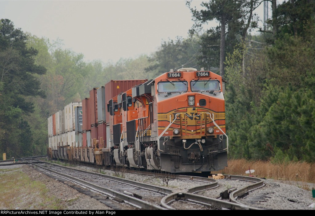BNSF 7664 waits for green
